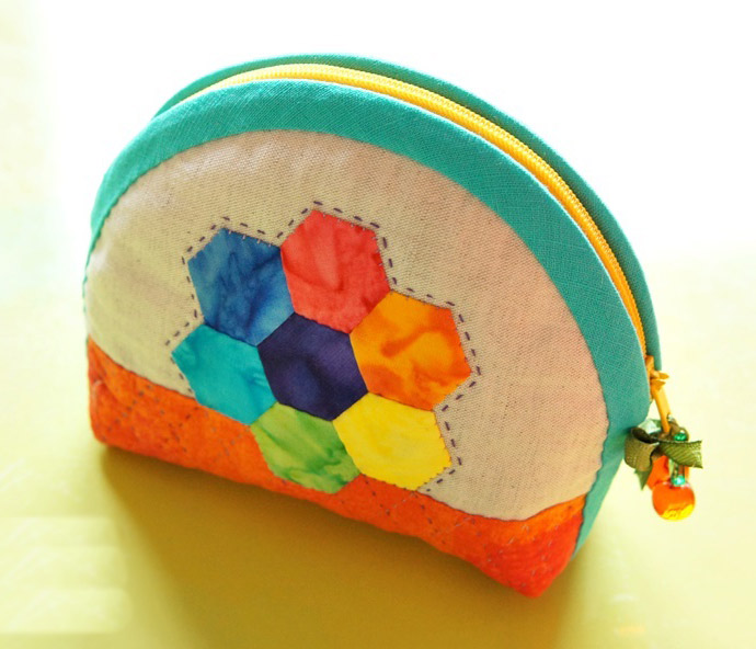 Zipper Cosmetic Bag Tutorial. Patchwork & Quilts ~ DIY Tutorial Ideas!
