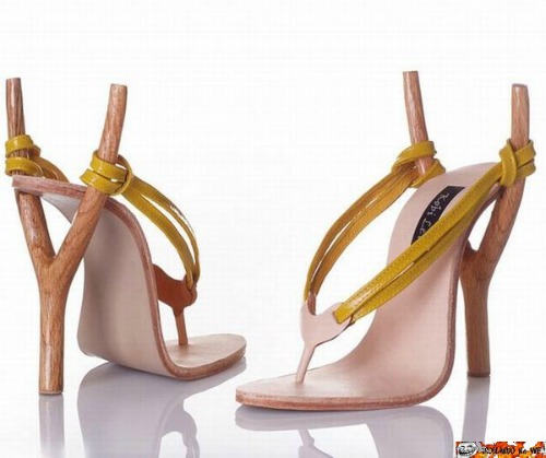 Sendal dan Sepatu Unik