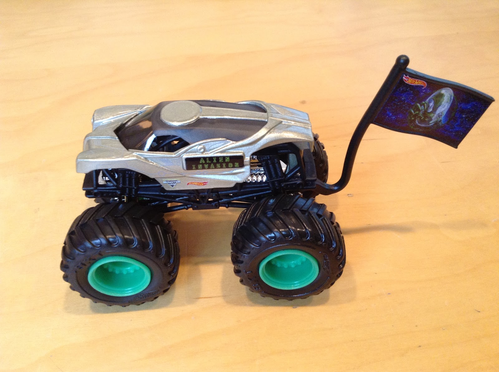 JULIAN'S HOT WHEELS BLOG: Alien Invasion Monster Jam Truck (2017 Epic ...