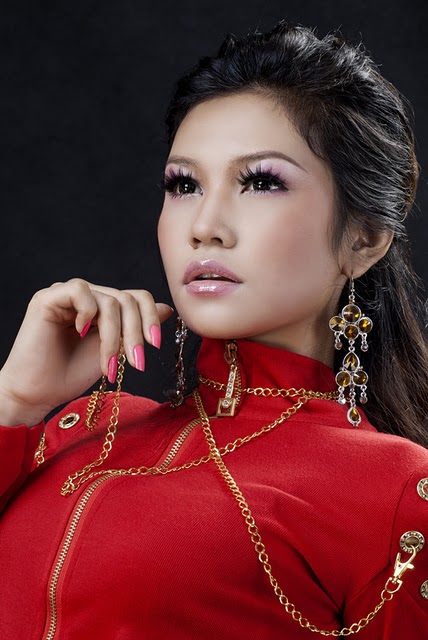 Photo Model: Model Soe Pyae Pyae San's Red Fashion