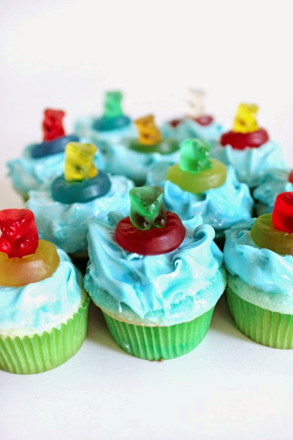 BEAUTY & THE BEARD: TAKE A BITE: SUMMER GUMMI BEAR MINI CUPCAKES