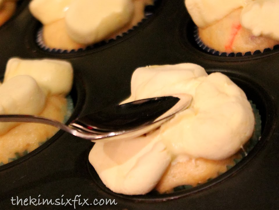 The frosting is pretty sticky (like the melted marshmallow that you ...