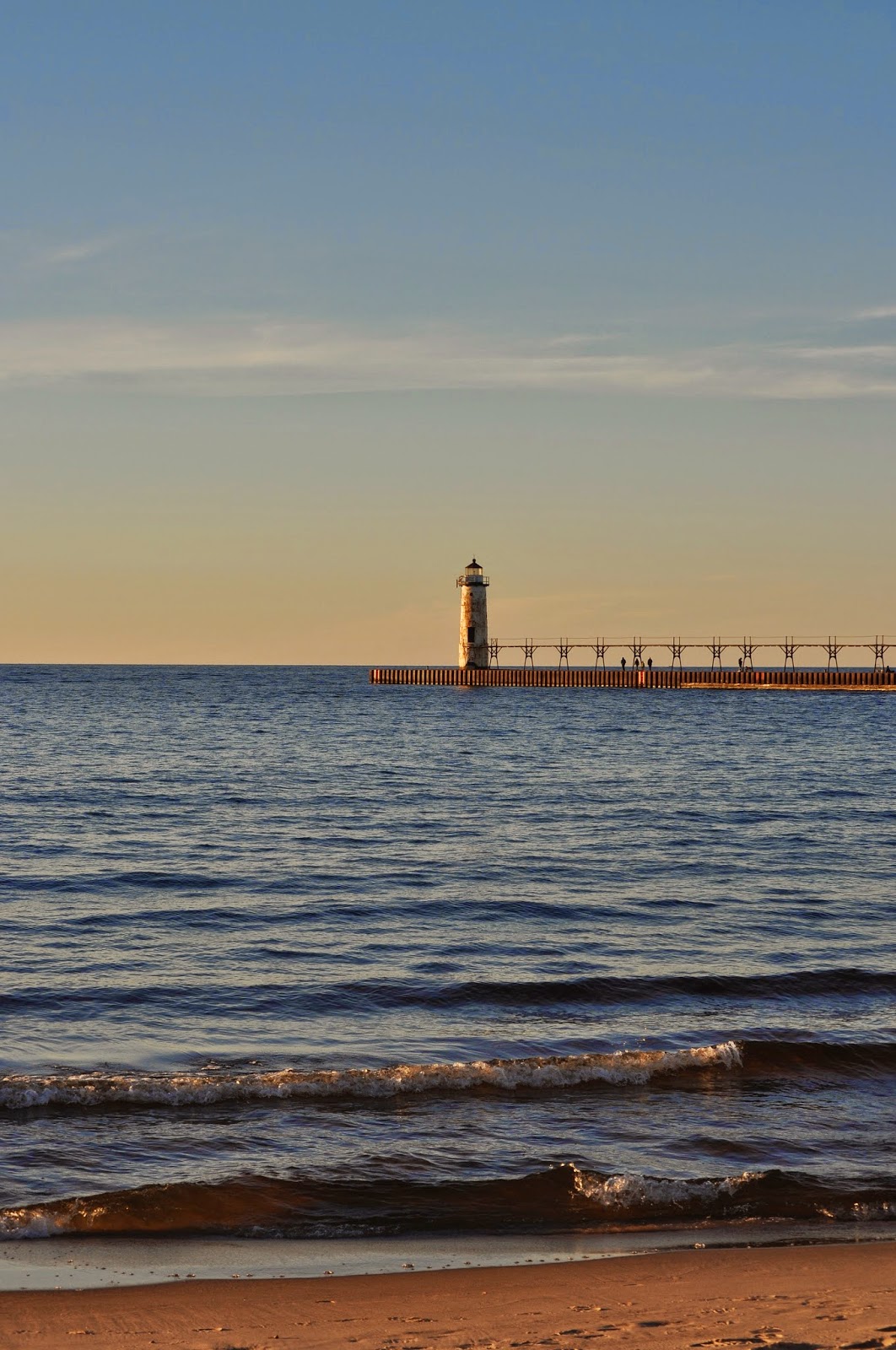 WC-LIGHTHOUSES: MANISTEE NORTH PIERHEAD LIGHTHOUSE-MANISTEE, MICHIGAN