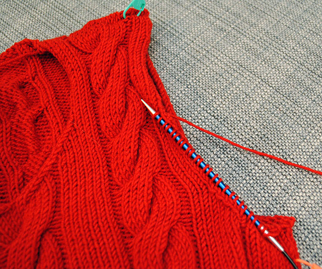 LiaKnits: How to knit seamless set-in sleeves from the top down