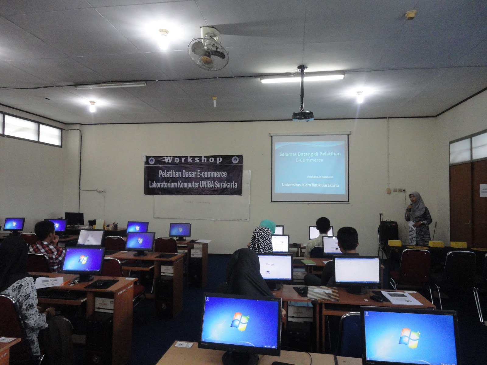 Laboratorium Komputer Uniba: FOTO FOTO DARI LAB KOMPUTER