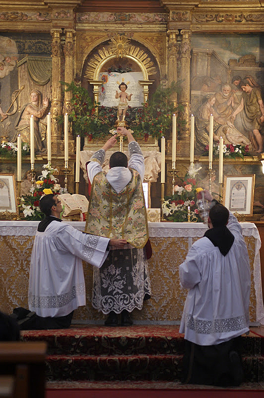 CATHOLICVS: Santa Misa tradicional en la solemnidad de la Epifanía de ...