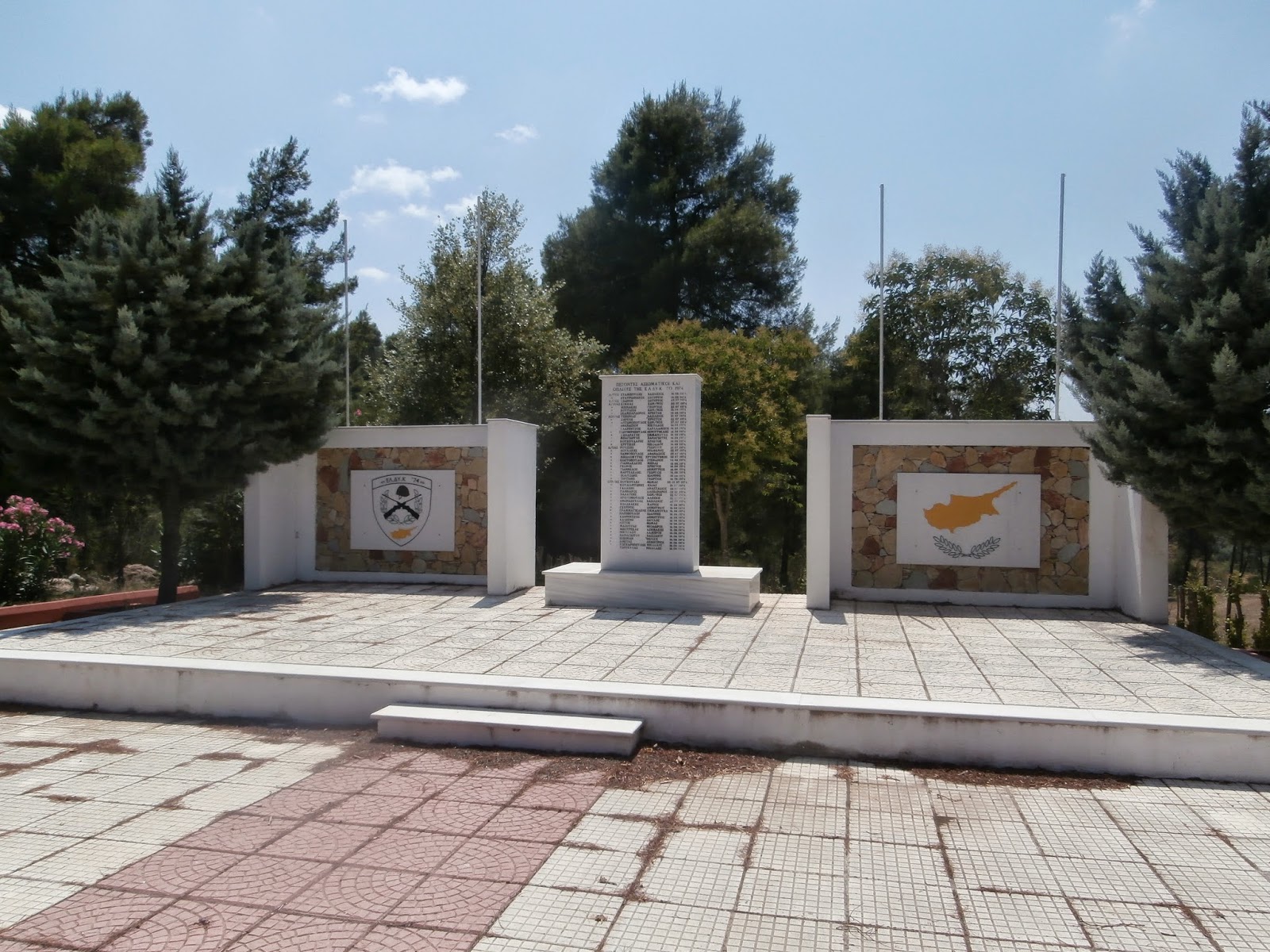 oikoniki: ΜΝΗΜΕΙΟ ΠΕΣΟΝΤΩΝ ΓΙΑ ΤΗΝ ΚΥΠΡΟ- ΣΤΗΝ ΚΕΝΤΡΙΚΗ ΕΥΒΟΙΑ
