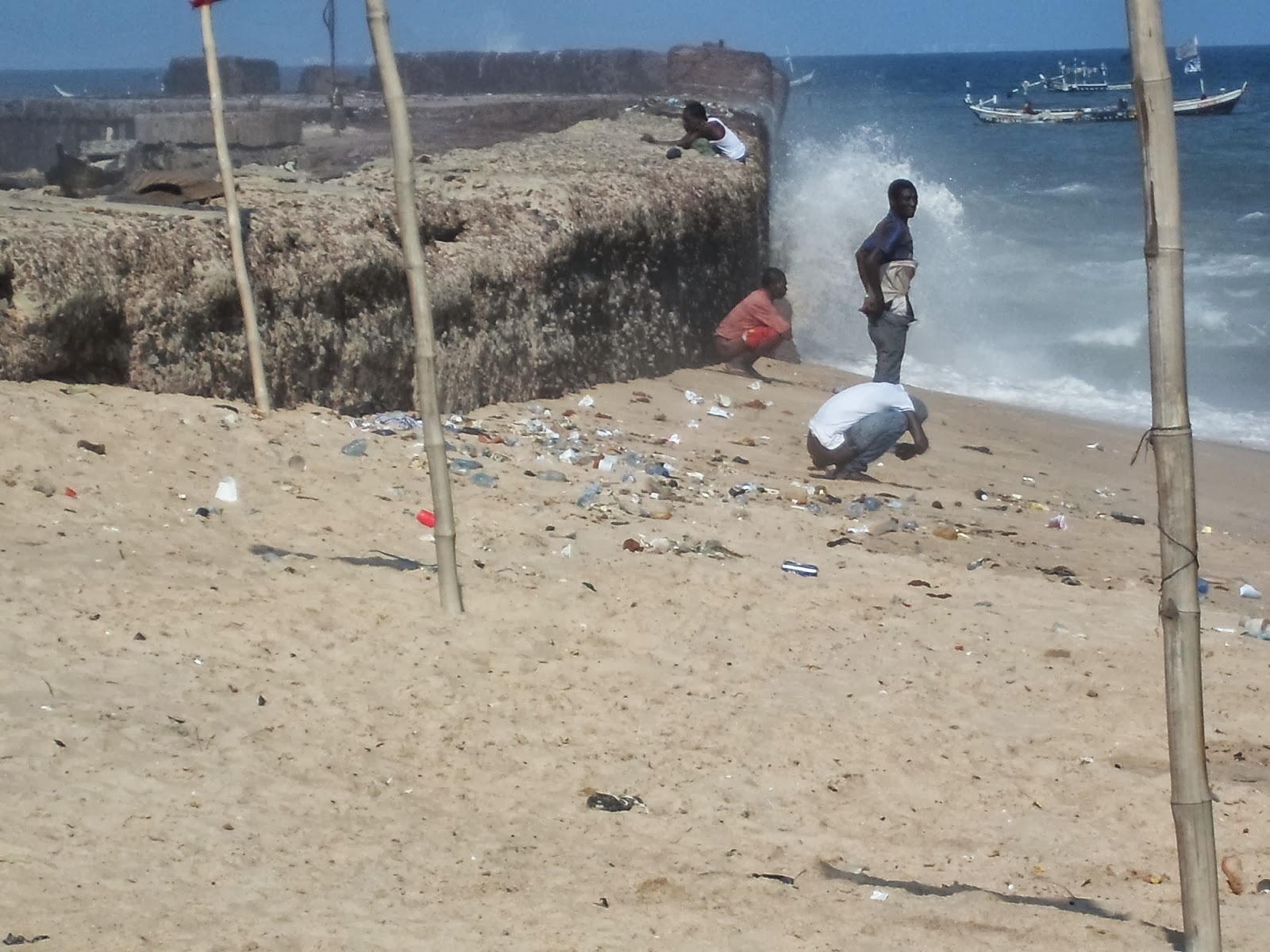 SANITATION ALONG THE BEACH: October 2013