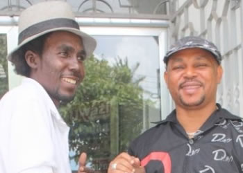 HUKU NDIKO ALIKOTOKA KAMARADE ALLY CHOKI MKURUGENZI WA EXTRA BONGO ...