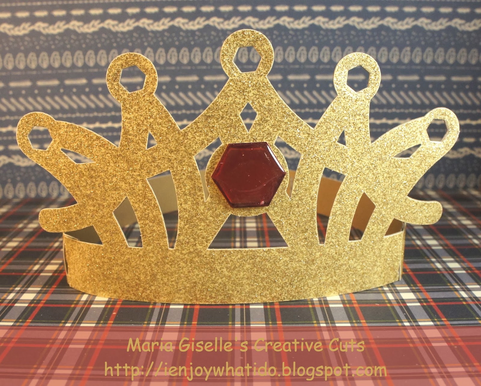 Maria Giselle's Creative Cuts: Crown and Card Gift Pair