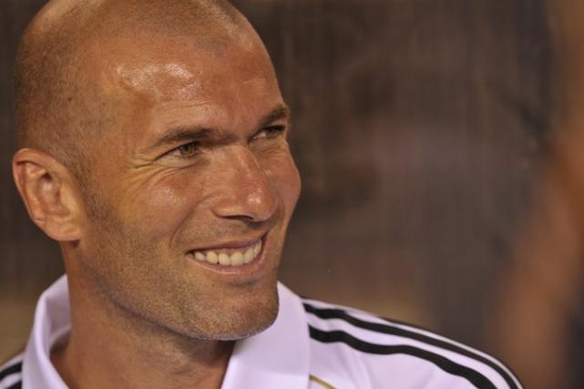 all sports players: Zinedine Zidane Best Football Player Profile ...