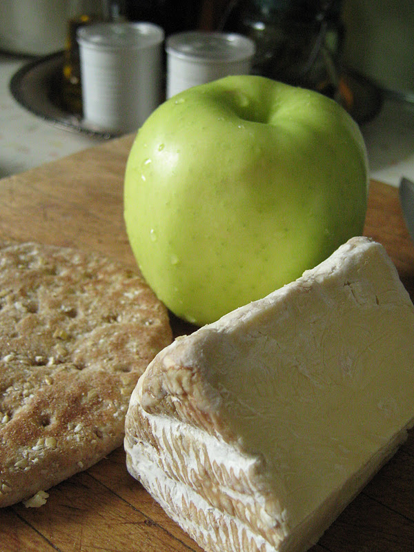 Rindy Mae: Warm Brie & Golden Delicious Sammie
