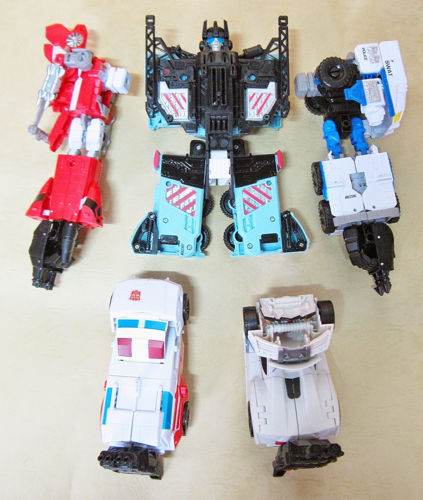 Transformers Generations Combiner Wars DEFENSOR IDW 變形金剛世代合體大戰系列 保衛者/守護神