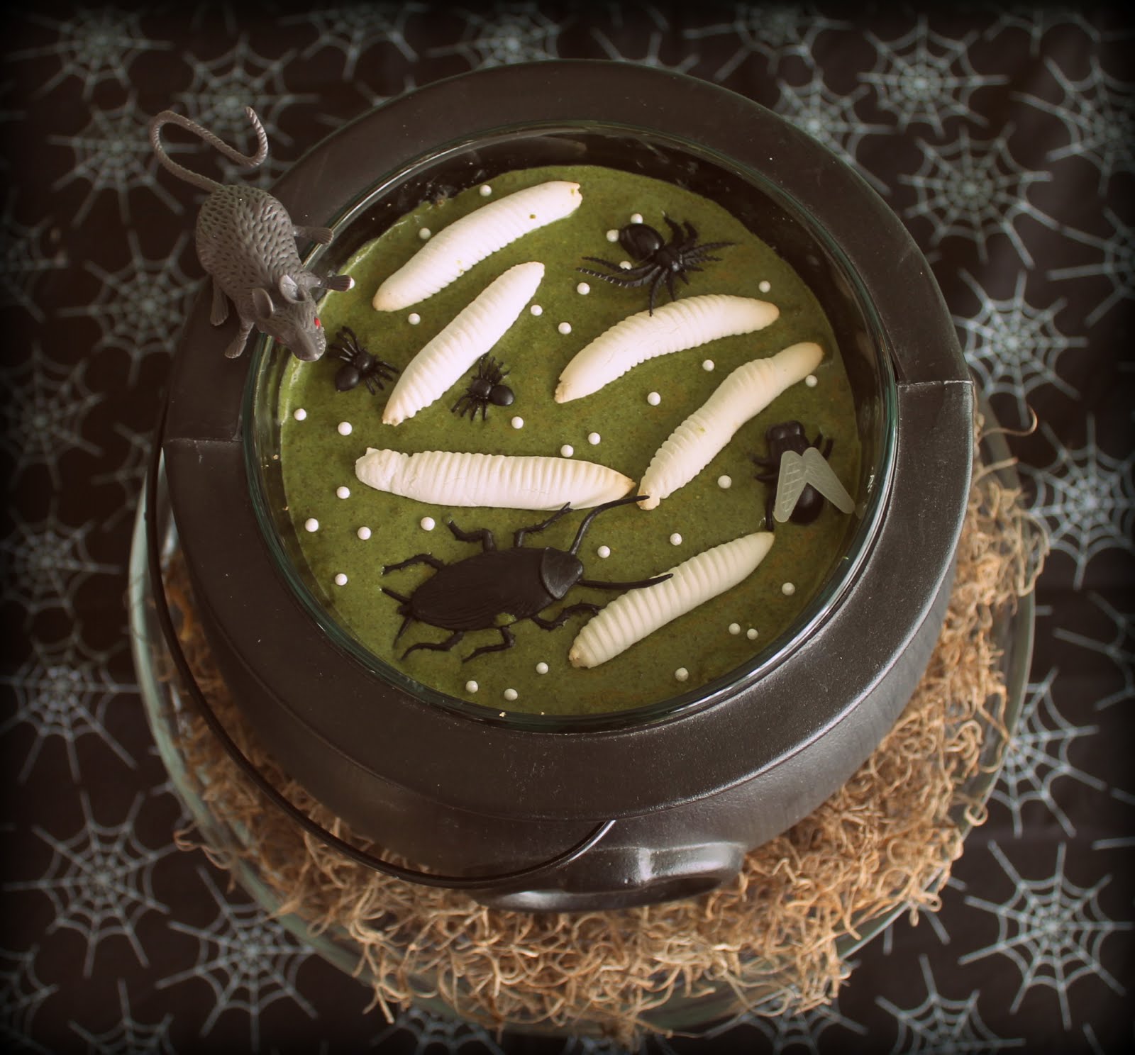 *~my house is cuter than yours~*: Witch's Cauldron Cake