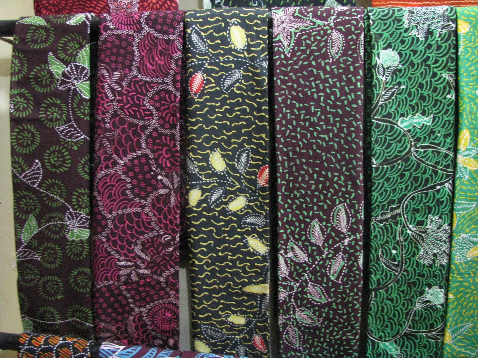 Rumah Kain Batik: Motif Beras Tumpah