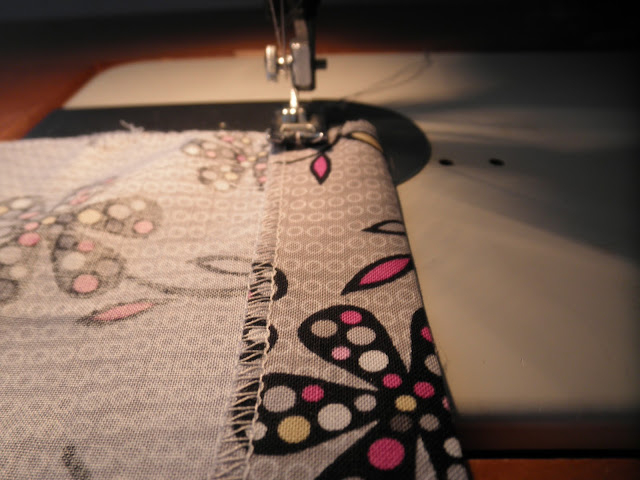 Sew Divertimento: Drawstring Bag Tutorial ! ~ IC 39