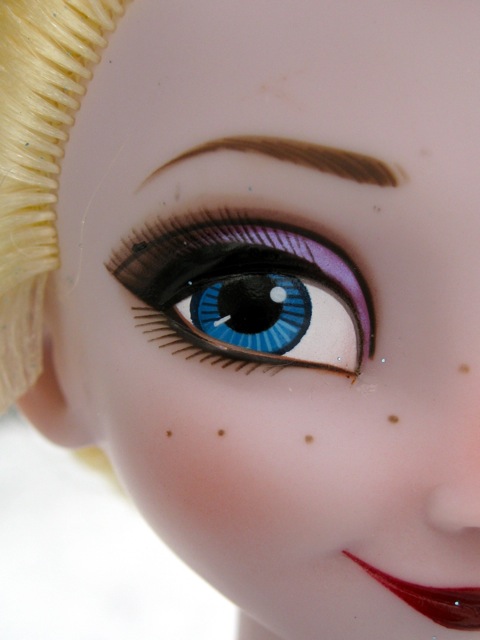 The Disney Store's Singing Elsa Doll from the Movie "Frozen" | The Toy ...