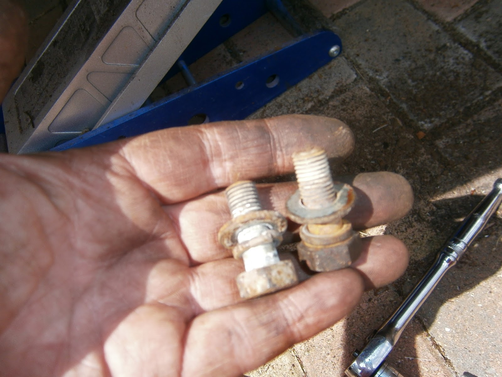 Lotus Excel Restoration: Dismantling the rear brakes and Parking Brake