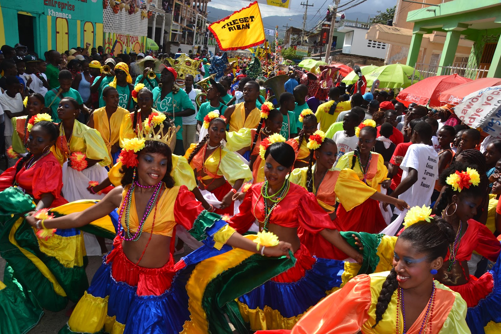 HAITI EN PHOTO: Le Carnaval de Jacmel 2012 Haiti [Photos Carlo Junior]