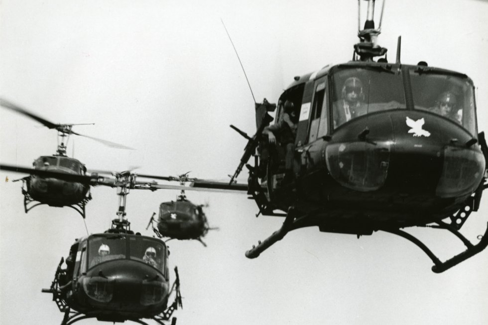 Gracias a quemepartaunrayo: Bell UH-1 Iroquois "Huey" en Vietnam.