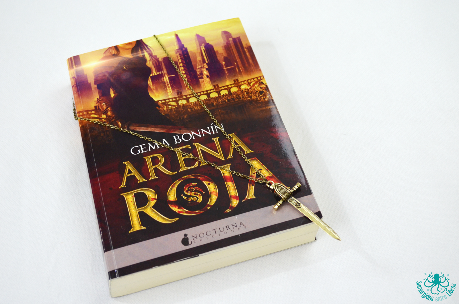 Sumergidos entre libros: Arena Roja (Gema Bonnín)