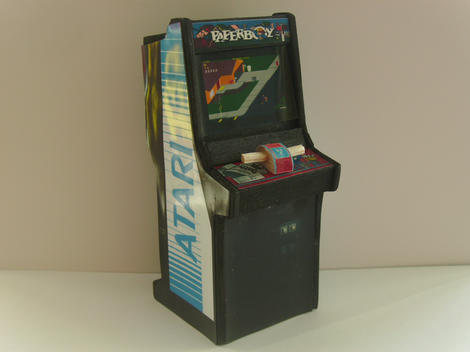 Retro Heart: PAPERBOY Scale Arcade Model