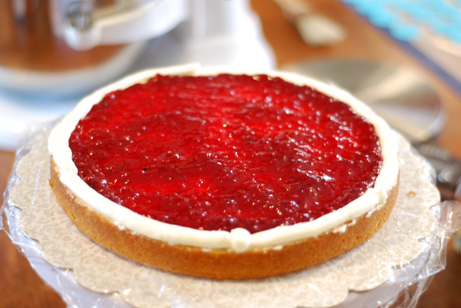 marzipan: Filling a Cake with Lemon Curd or Jam