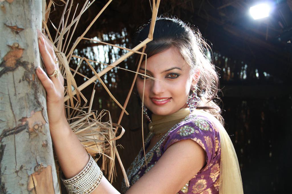 bollywood2hollywoodpro.blogspot.in: Jaismin jassi Punjabi singer Model ...