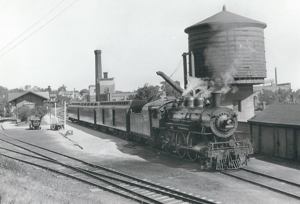 Towns and Nature: West Elgin, IL: C&NW Depot and Water Tower
