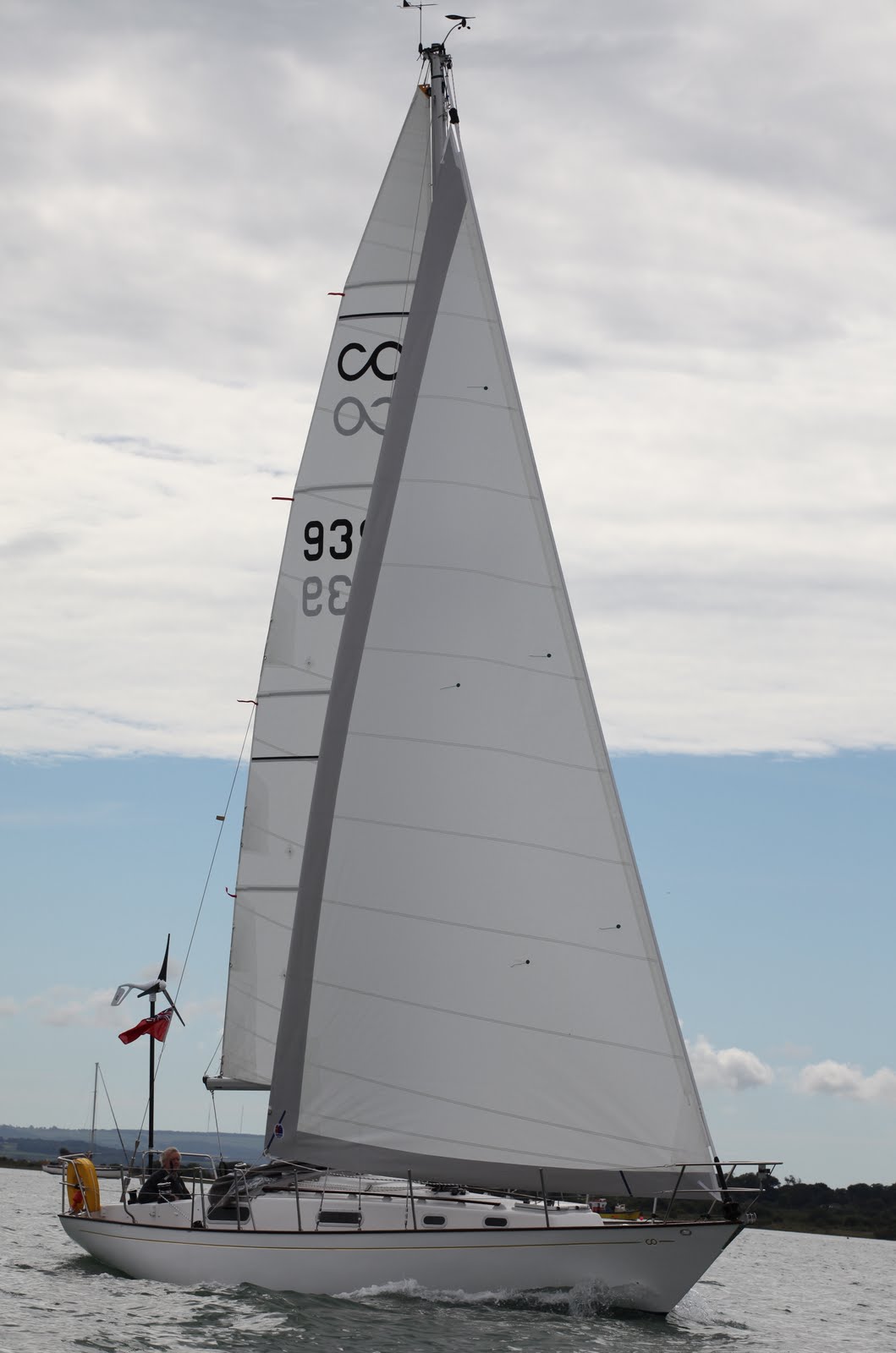 SAILING CALYPSO: Round-the-Island - Calypso gets there first!