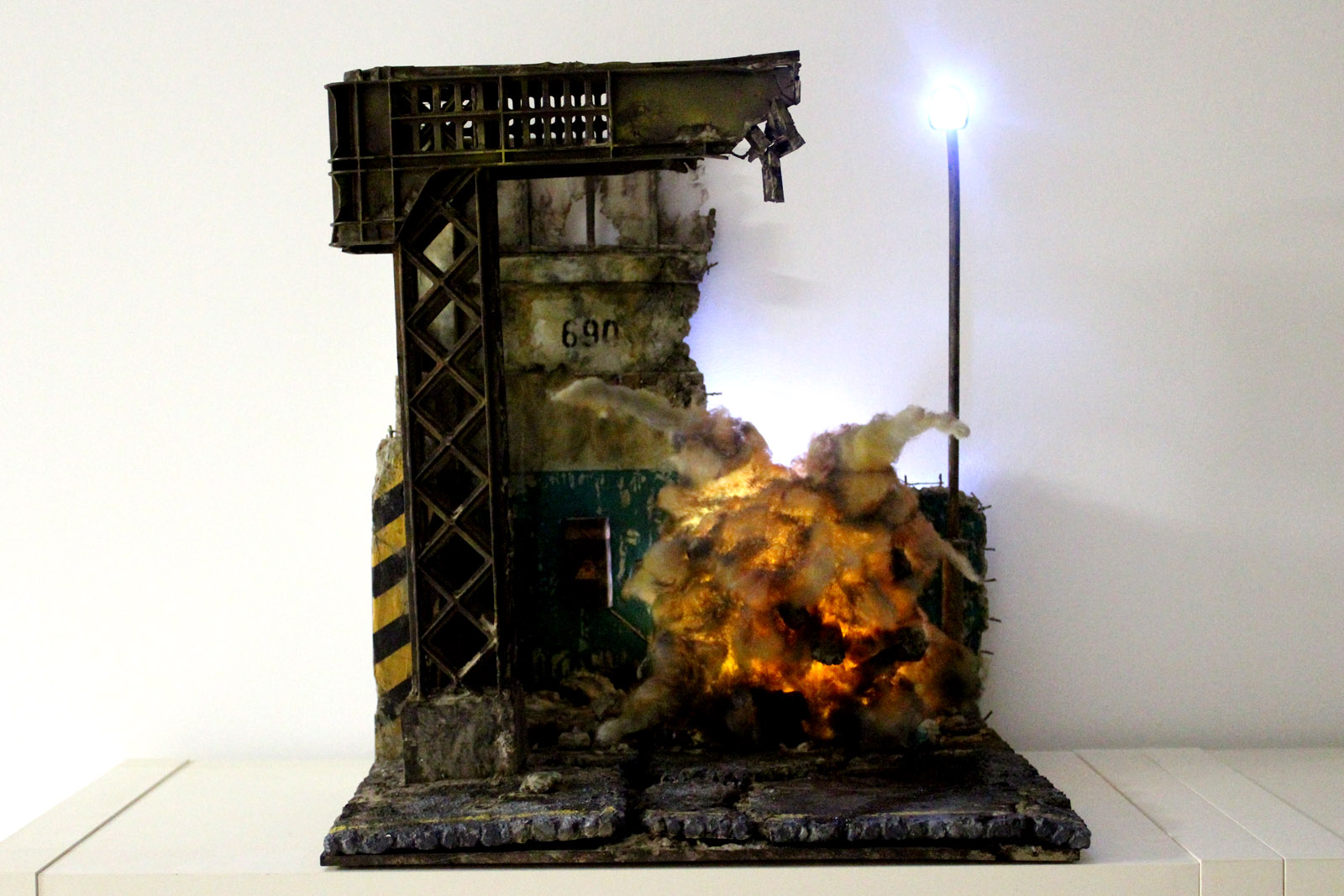 JHmodelator: DIORAMA FÁBRICA CON EXPLOSIÓN. ESCALA 1:6