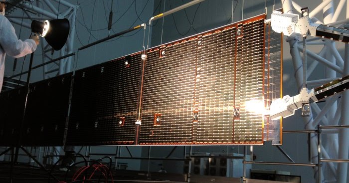 GOCO: Inspección del ala solar del Mercury Transfer Module