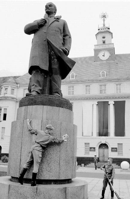 estatuas de lenin en el mundo: Wünsdorf - Zossen, Patio Central