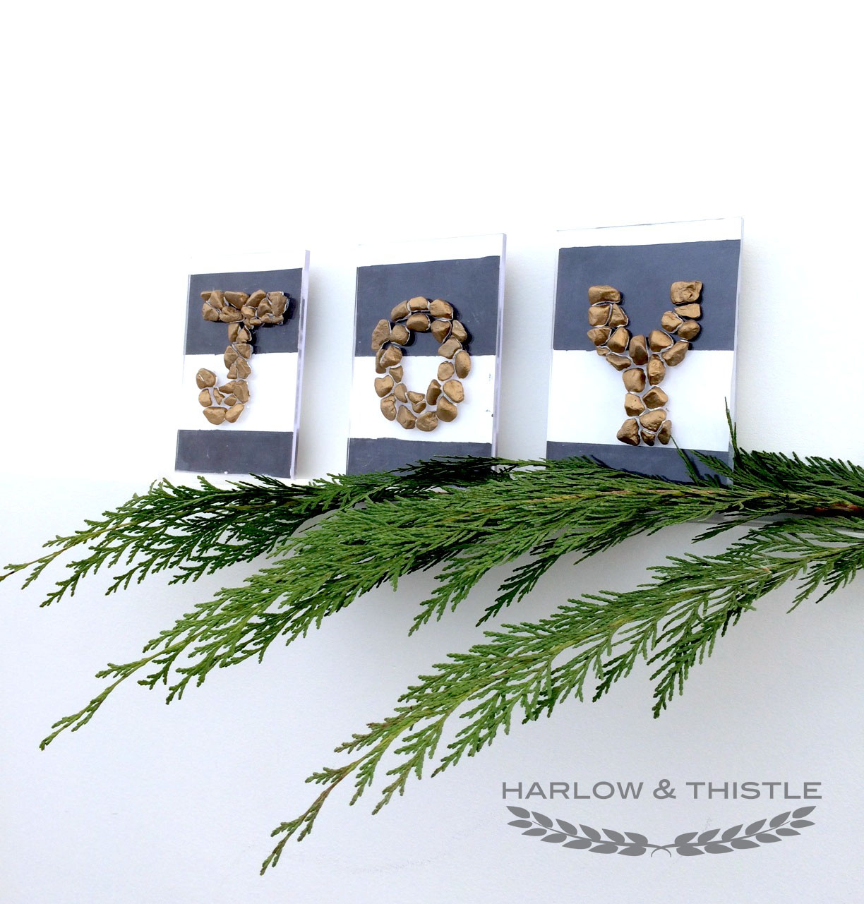 DIY "JOY" Christmas Sign - #HolidayForageFriday - Harlow & Thistle