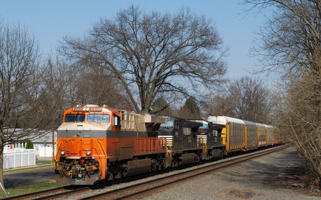 The Big Little Railroad Shop: NS's Interstate heritage unit on 33K