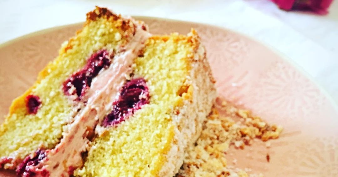 Jo's Blue AGA: Raspberry, Coconut & Lime Cake
