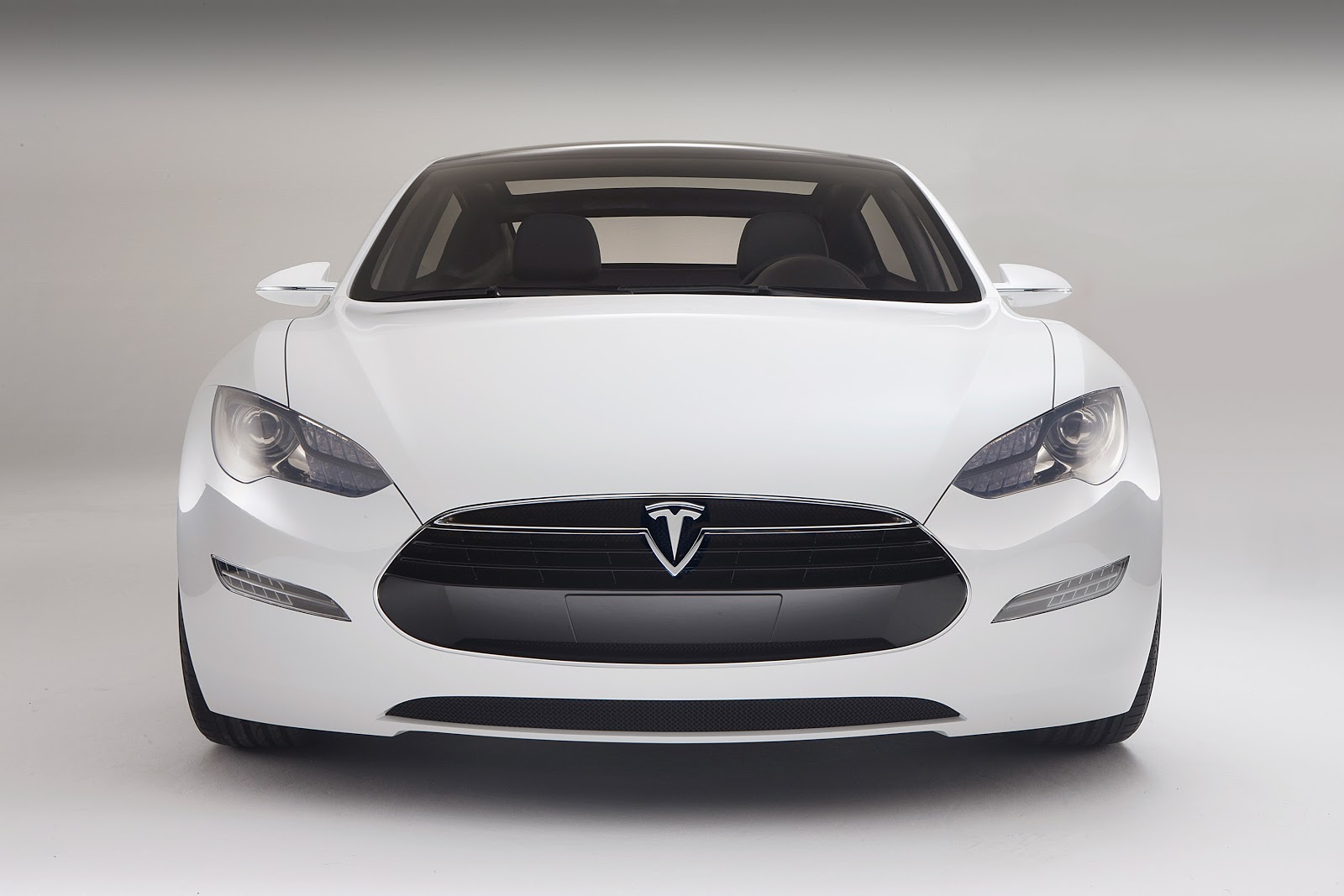 Cars GTO: Tesla Model S Goes to Europe