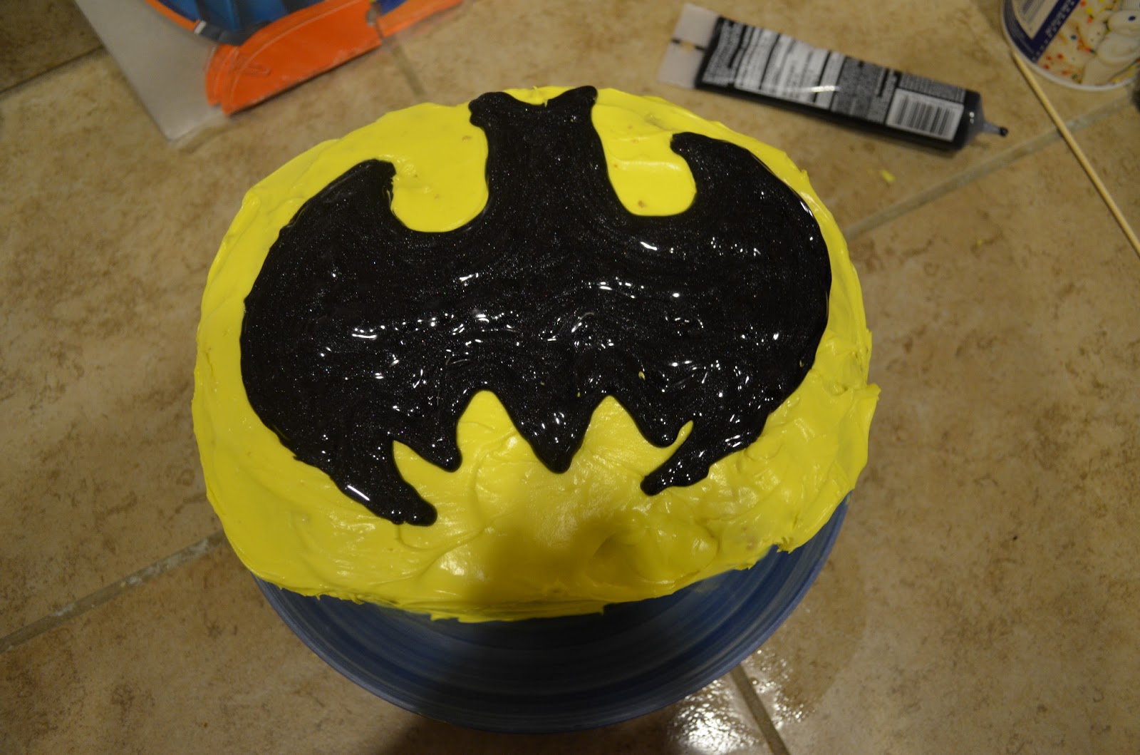 Crafty Mom of 3: DIY Batman Cake
