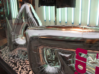 RetailStoreWindows.com: American Apparel, London. Guest Post by Jodie Oram