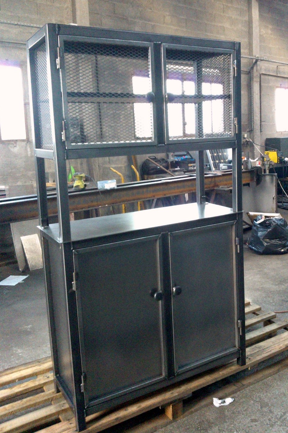 Vincent Brix - Créations - Mobilier en acier - Ambiance indus: Buffet ...