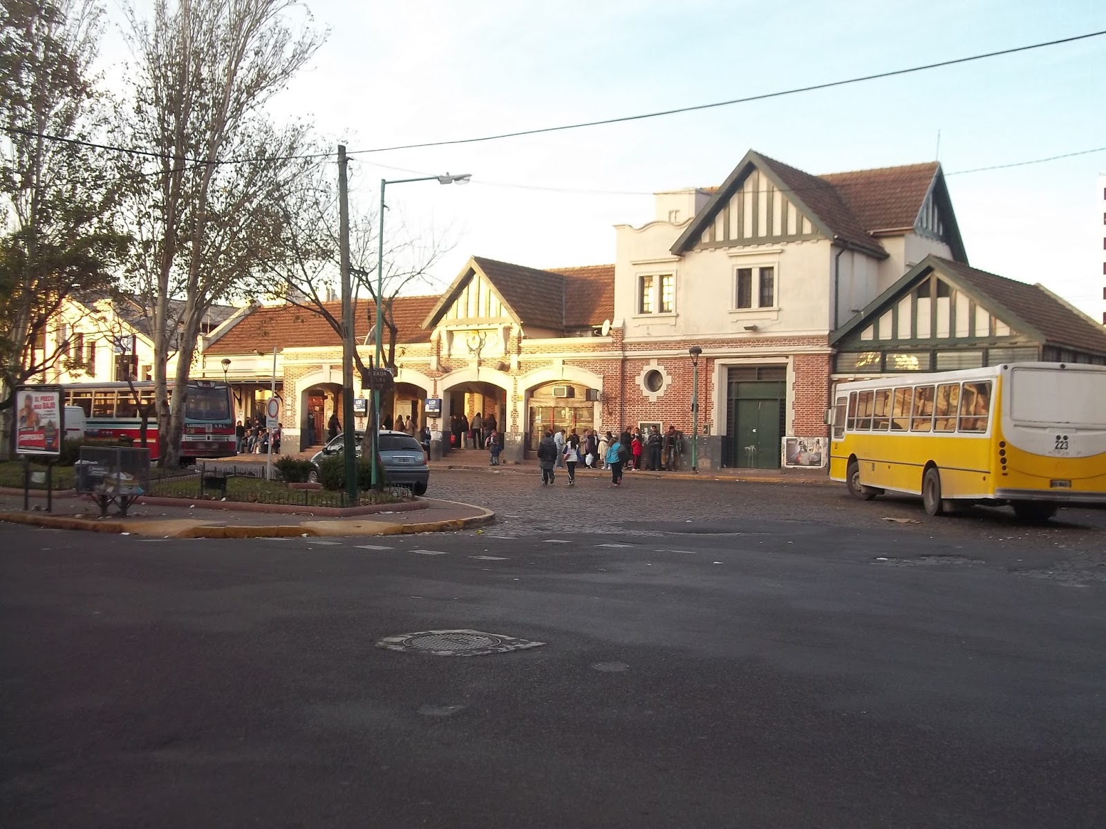 COSAS VARIAS: algunas fotos de la estacion de banfield