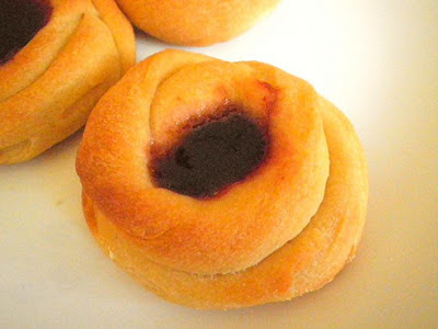 TREAT & TRICK: JAM FILLED BUNS