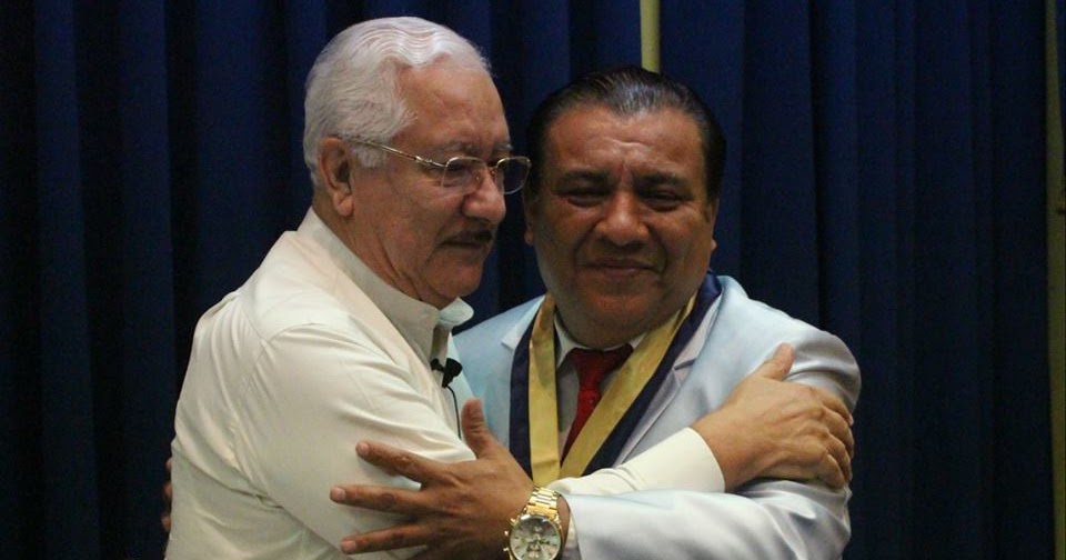 E-HUACHO: Cómico Manolo Rojas fue distinguido por la UIGV