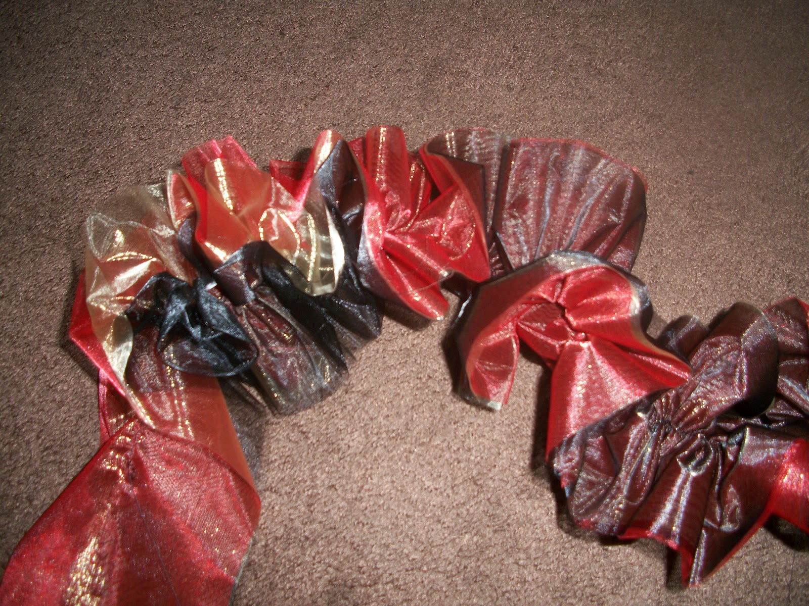 Aiden's Crafty Mama: DIY: Fabric Boas