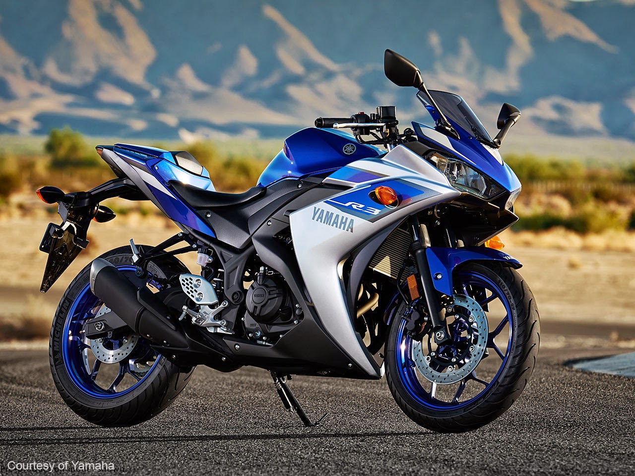 Yamaha YZF-R3, Motor Sport yang Praktis ~ JALMA BLAMBANGAN