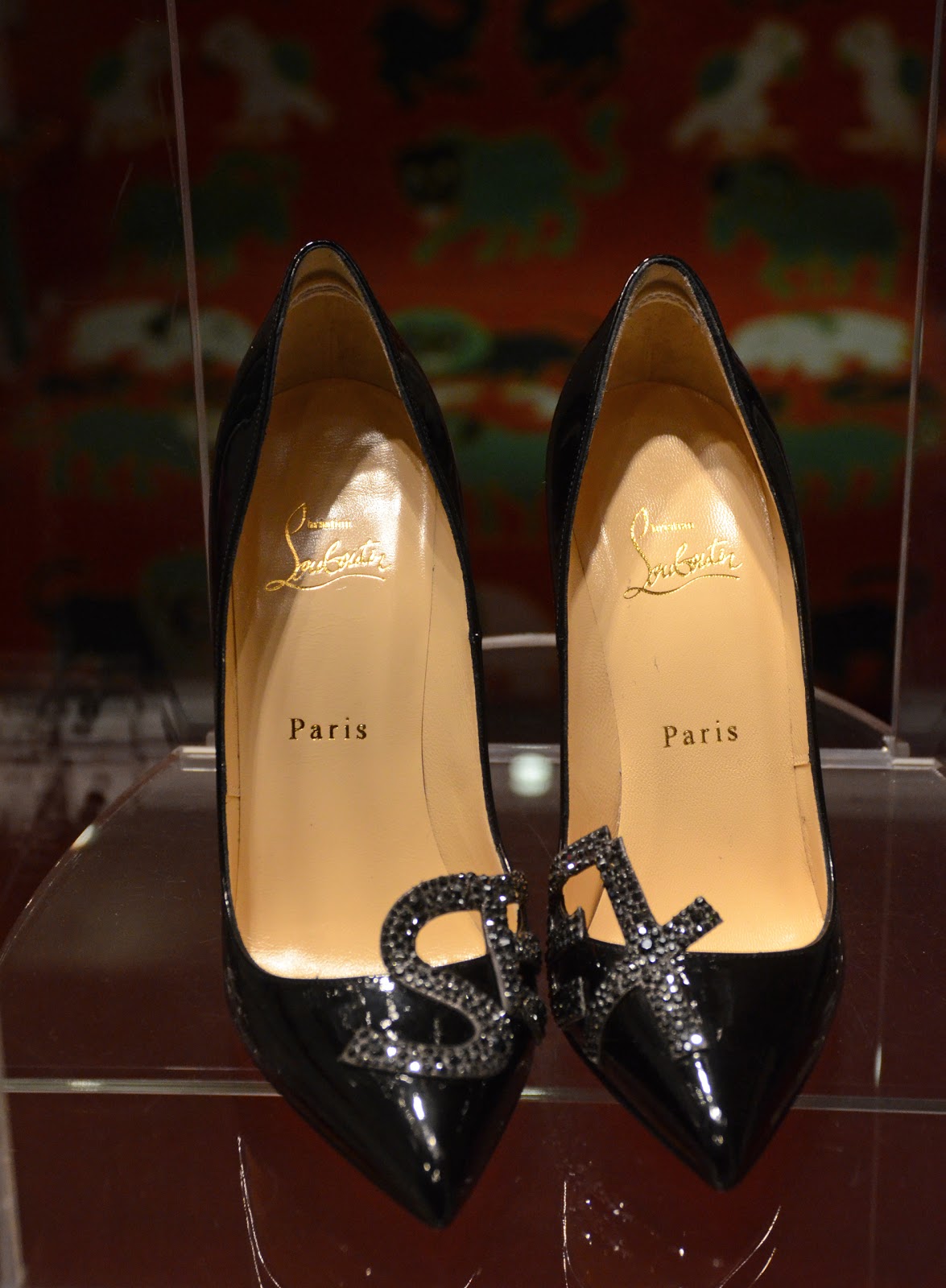 Paris and Beyond: Galerie Véro-Dodat -- Louboutin!