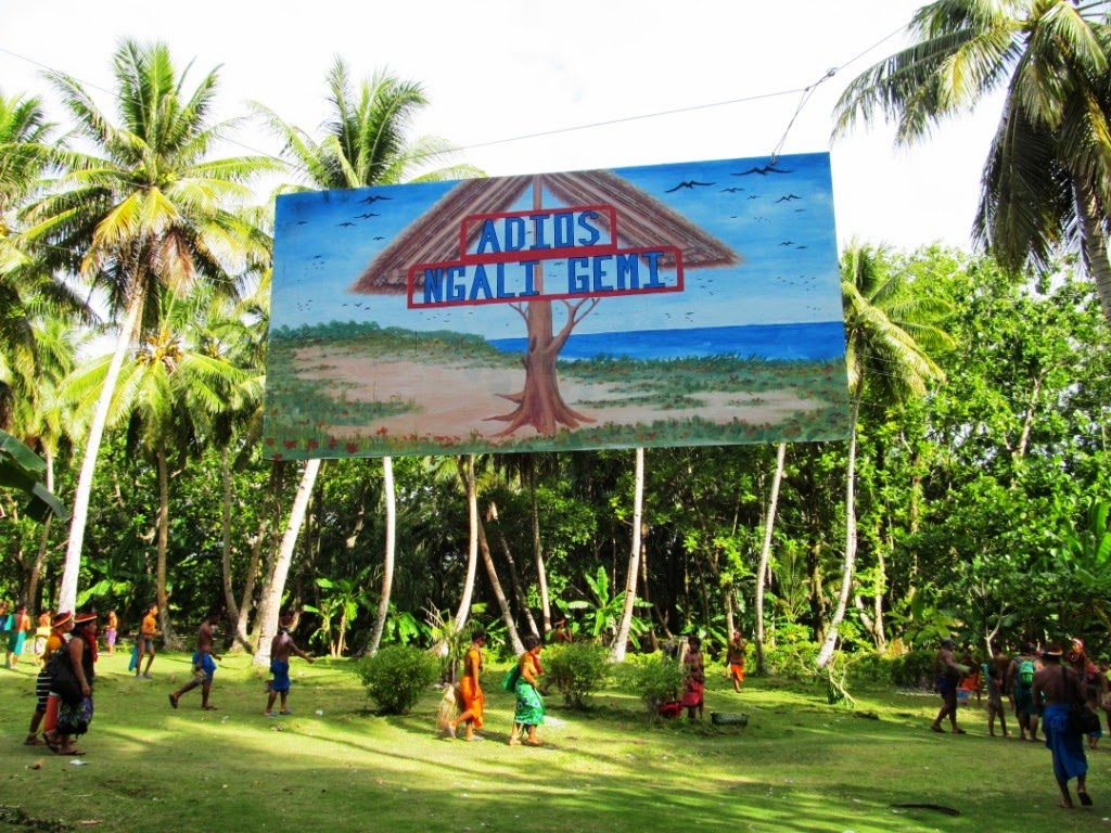 SAILING HELENA: Graduation high school 2014, Woleai, Micronesia.