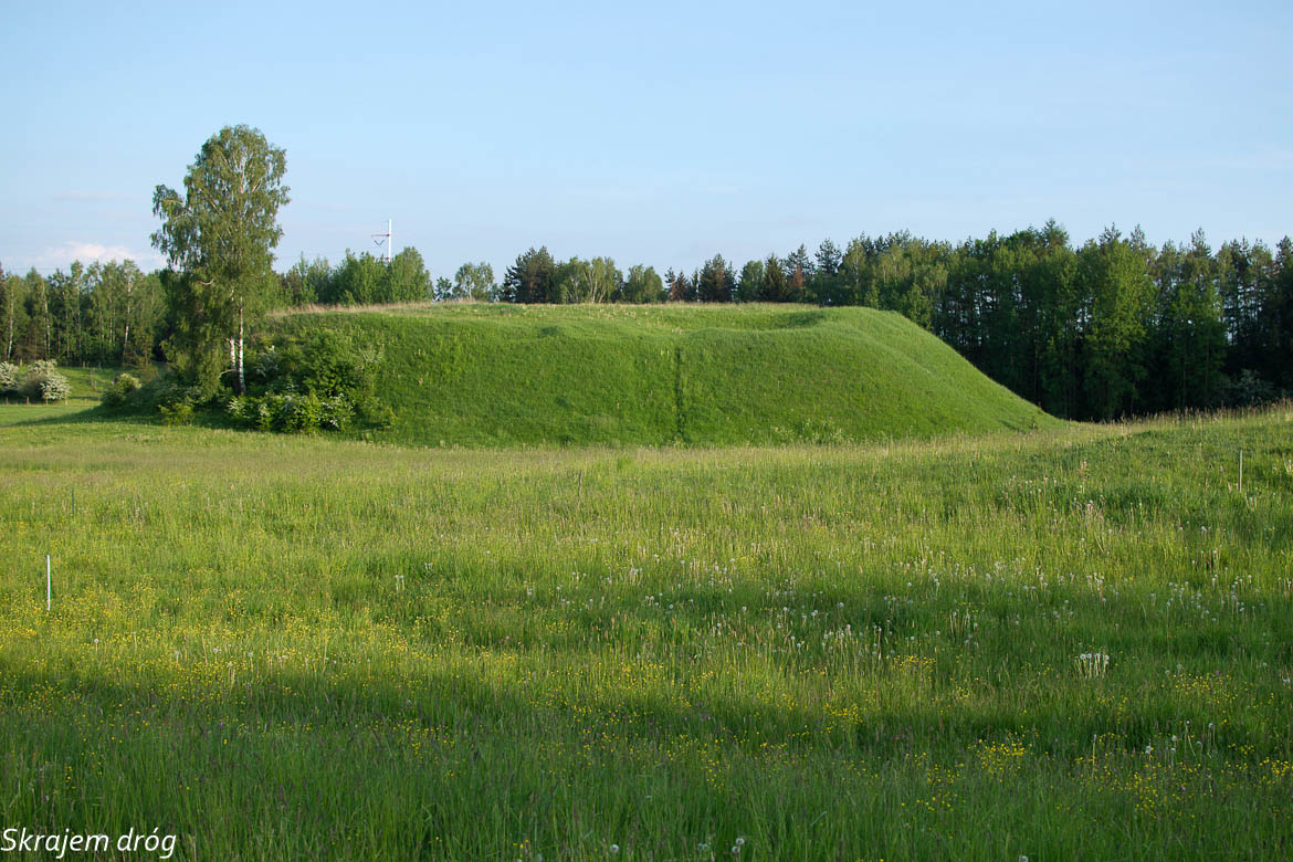 GRODZISKA I KURHANY: CZYLI PODLASIE WCZESNOSŁOWIAŃSKIE | Skrajem dróg