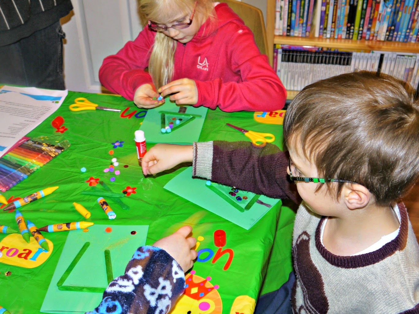 Inside the Wendy House: Have a Crafty Christmas with #NickJrCraftmas