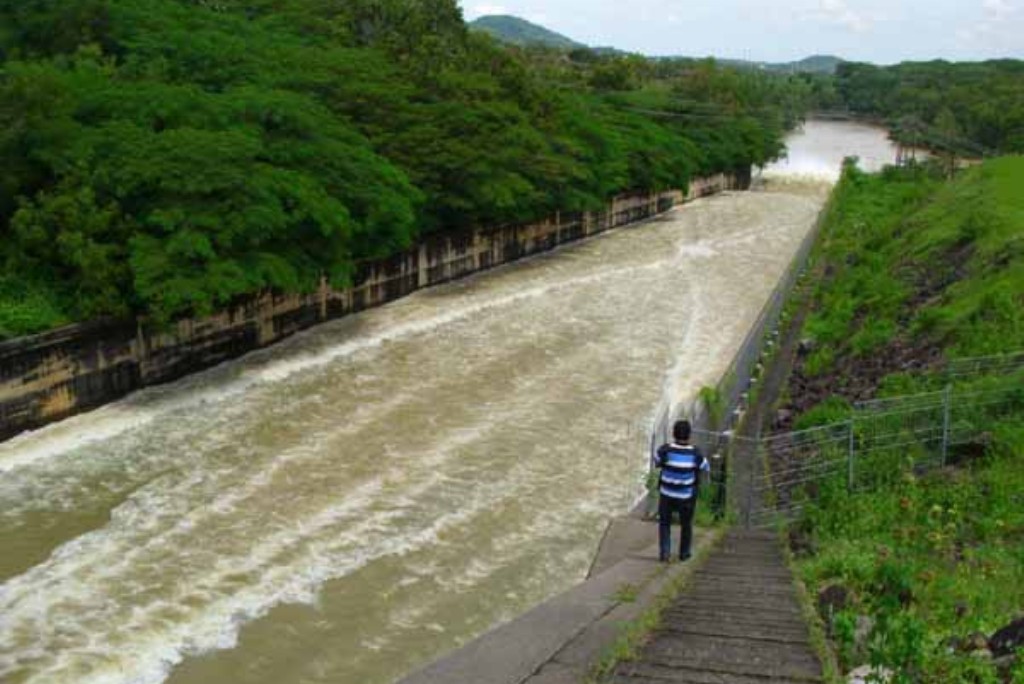 Tempat Wisata Waduk Gajah Mungkur di Wonogiri. | Bendungan Waduk di ...